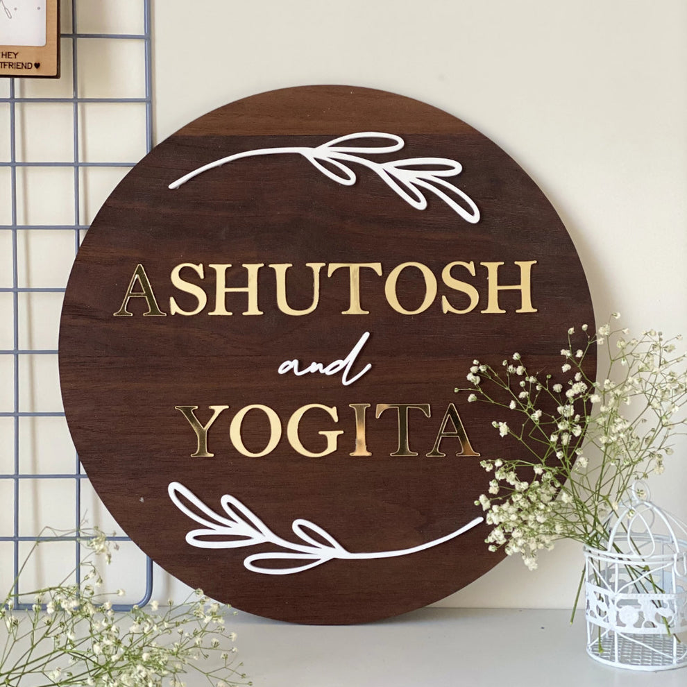 HappyEveryday Elegant Floral Couple Nameplate (Circle)